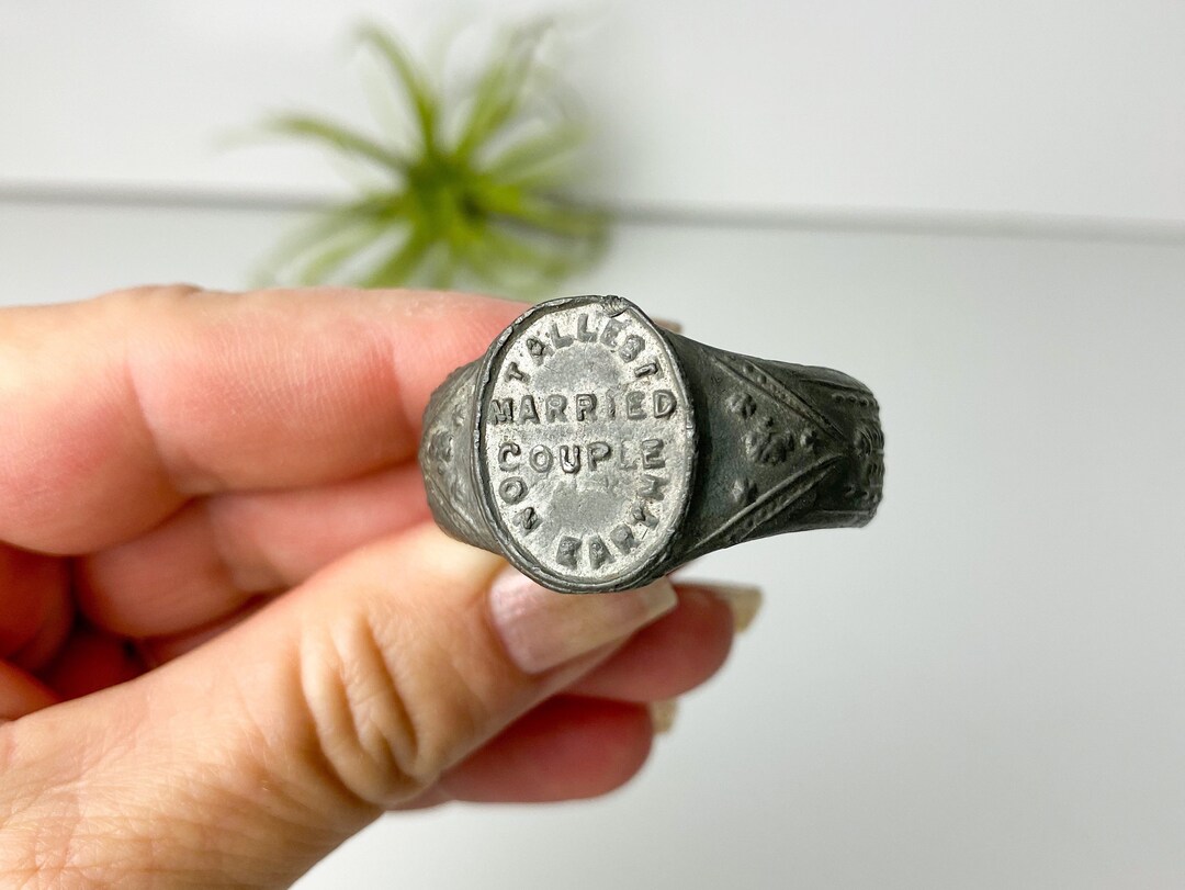 Vintage 1940s Circus Souvenir Giants Ring “tallest Married Couple on ...