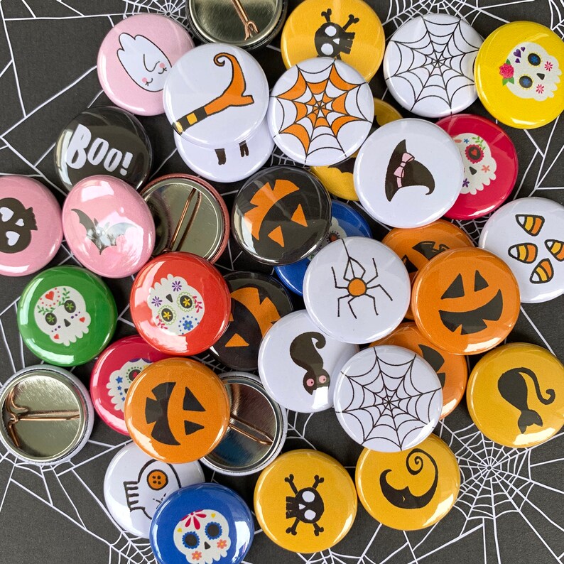 HALLOWEEN BUTTON MIX Set of 50 Pin Badge Flair Kids Tweens - Etsy