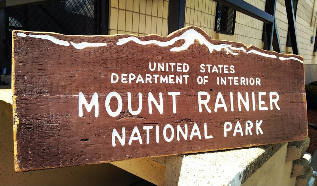Rainier NP Sign - Etsy