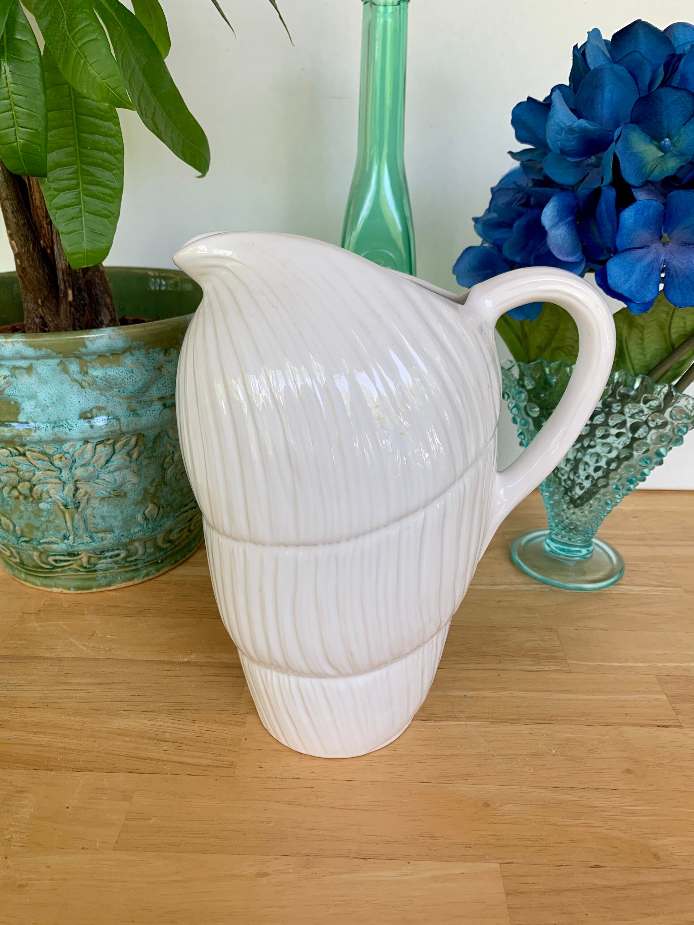 Santos Portugal Pottery Shell Pitcher - Etsy Italia