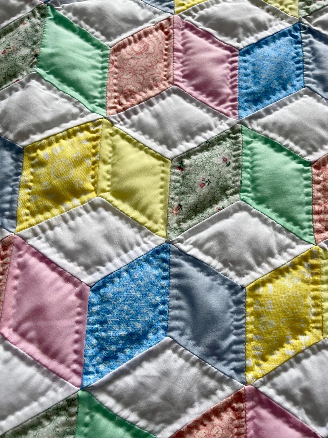 Amish Baby Quilt: Tumbling Blocks Pattern, Hand Quilted - Etsy
