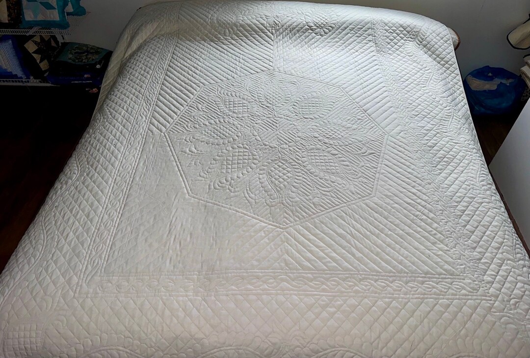 Amish Quilt for Sale Feathered Pineapple Wholecloth Amish Queen Quilt Amish King Quilt - Etsy