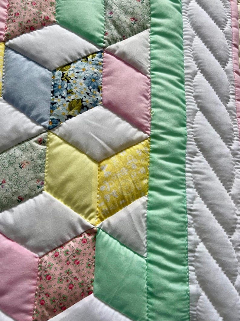 Amish Baby Quilt: Tumbling Blocks Pattern, Hand Quilted - Etsy