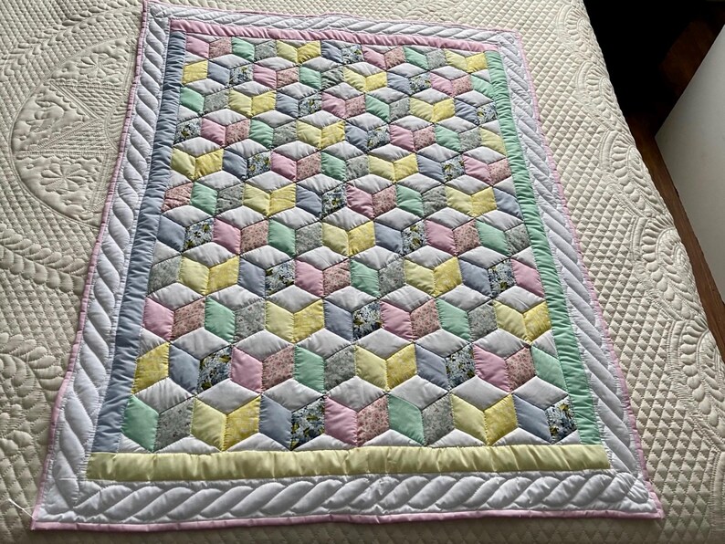 Amish Baby Quilt: Tumbling Blocks Pattern, Hand Quilted - Etsy
