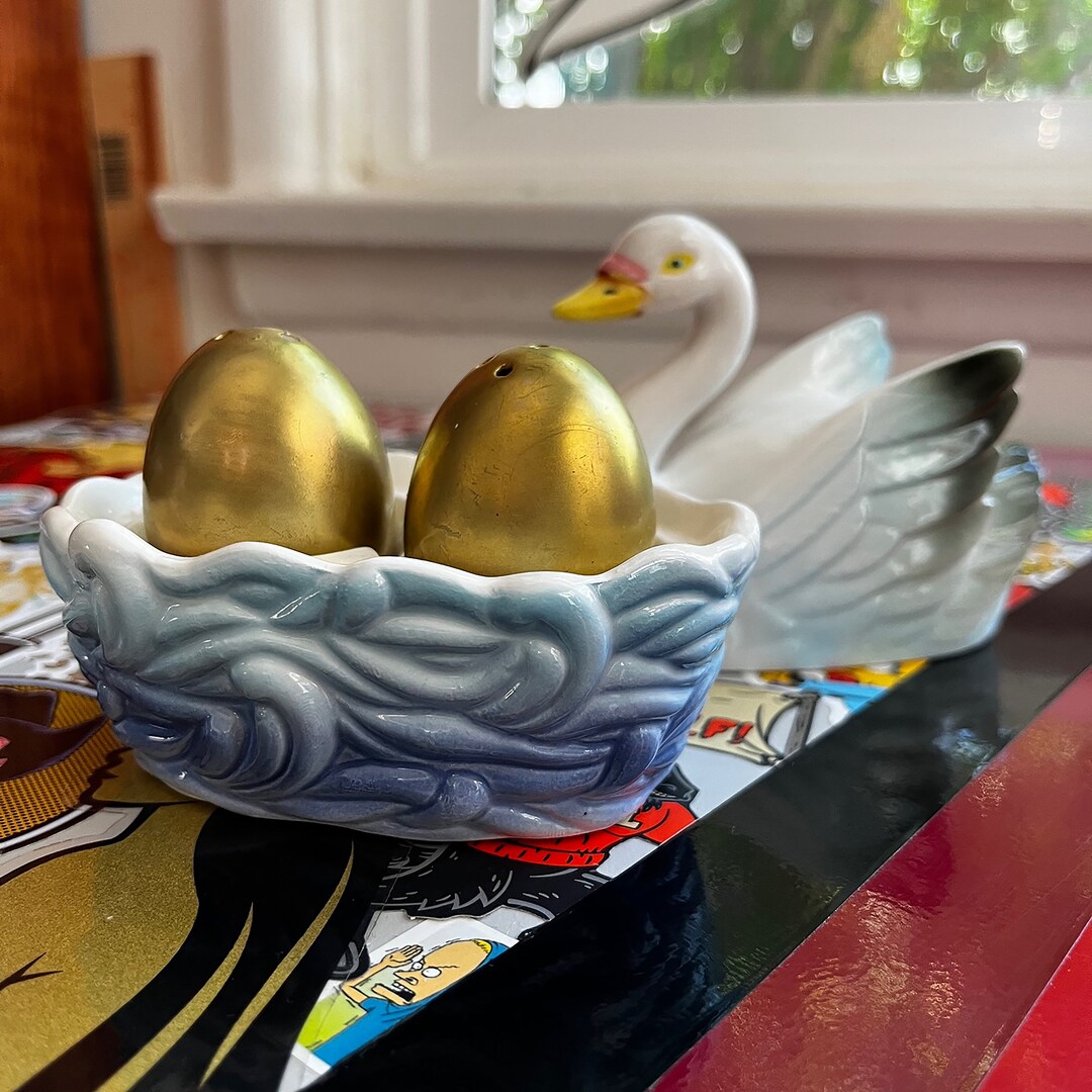 Vintage Kitsch Swan With Golden Eggs Salt and Pepper Shaker Set ...
