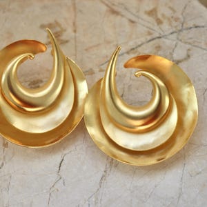 22K Gold Hammered NEREIDA Spiral Design Earrings - Etsy