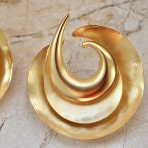 22K Gold Hammered NEREIDA Spiral Design Earrings - Etsy