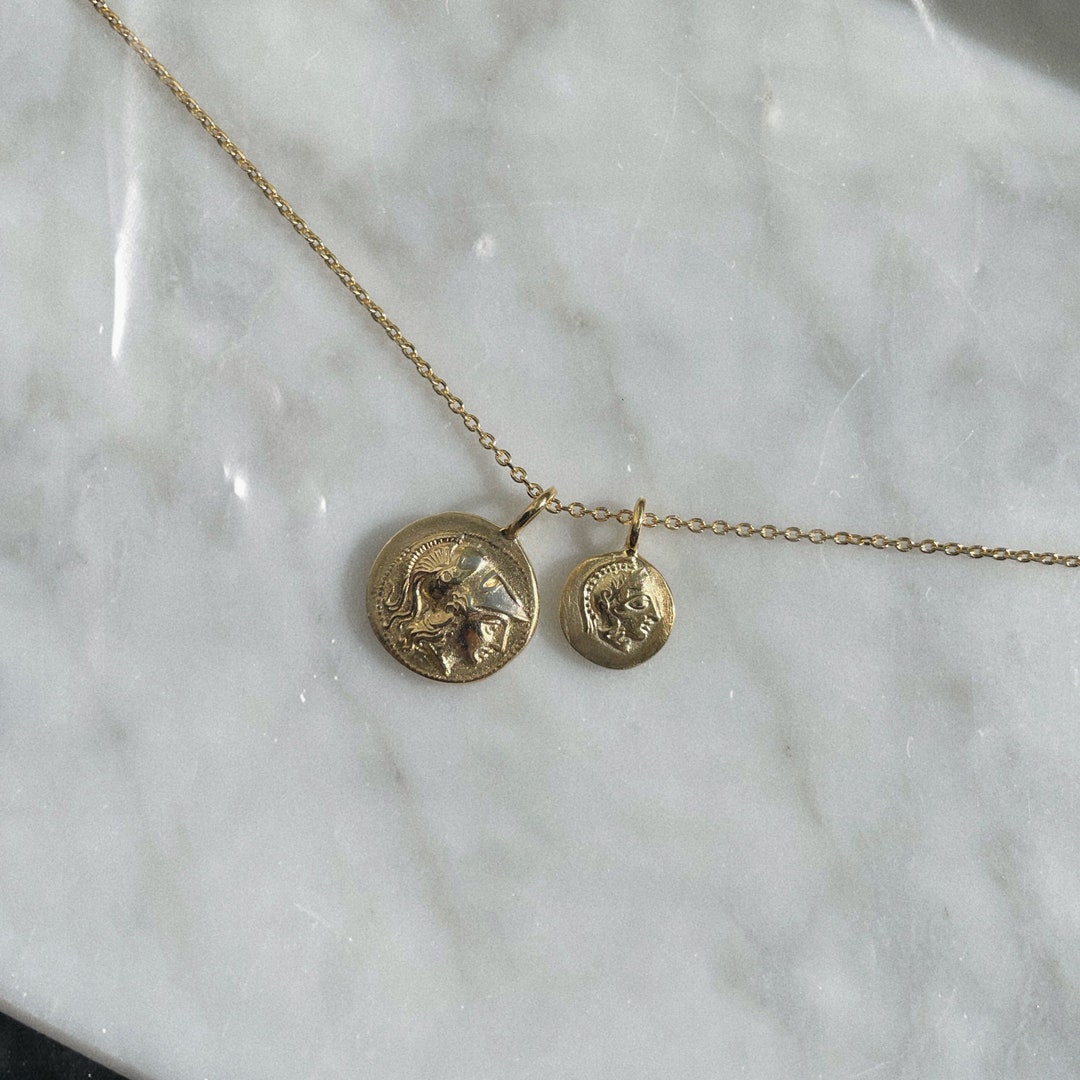 PRÉ-VENDA - Colar de moedas com a deusa grega Atena e coruja em ouro 14K - Feito na Grécia ...