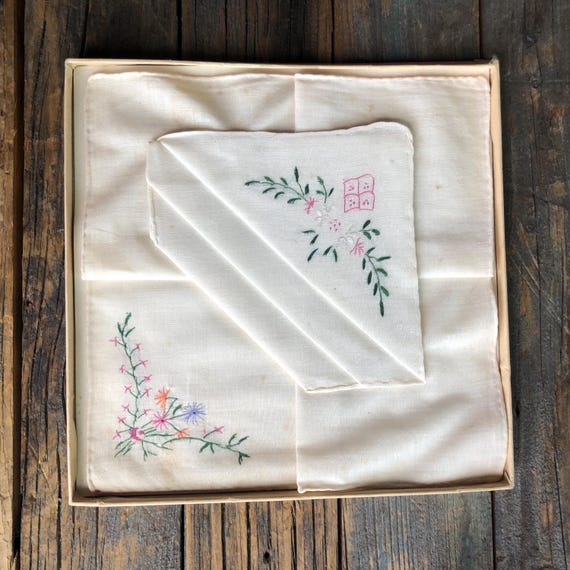 1950s Ladies Linen Handkerchiefs Set of Two Embroidered Hankie Etsy UK