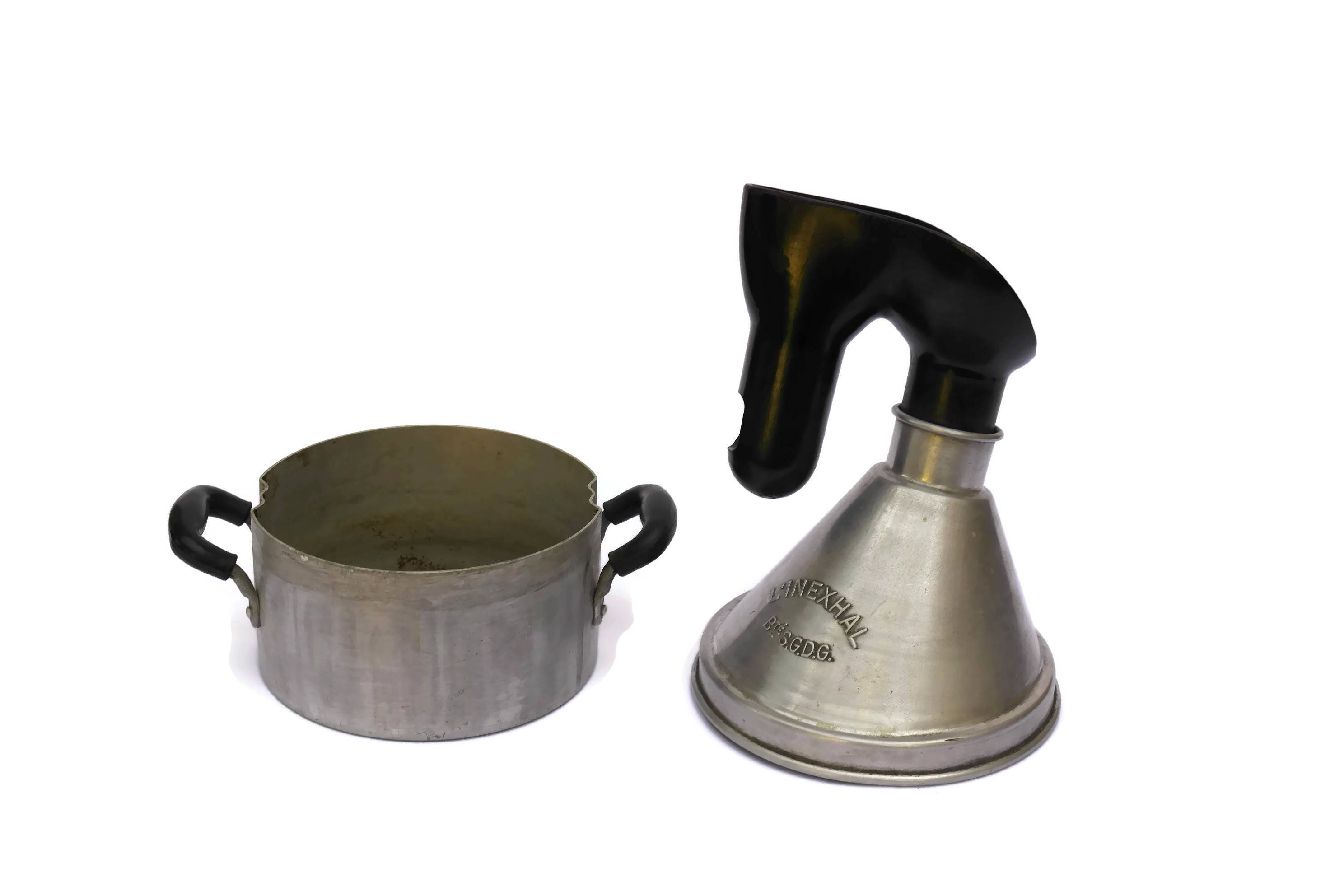 French Vintage Inhaler. 1950s Nebulizer Medical Curiosity. Bakelite and ...