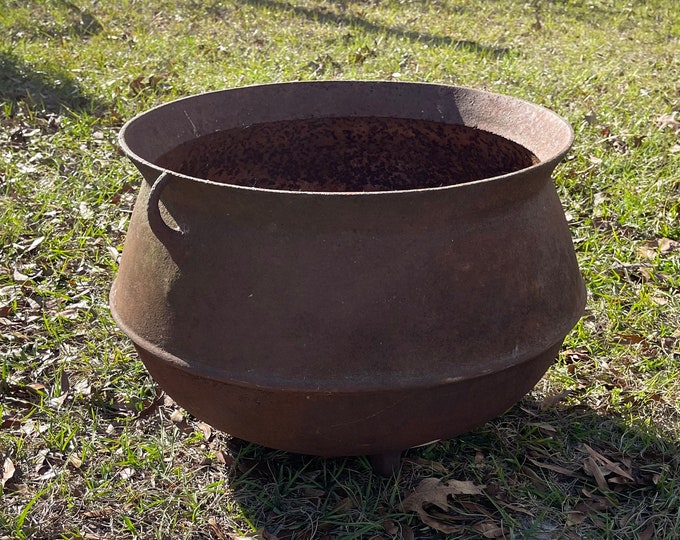 ANTIQUE CAST IRON Cauldron, Gate Marks, Wash Pot, Footed Pot, Yard ...