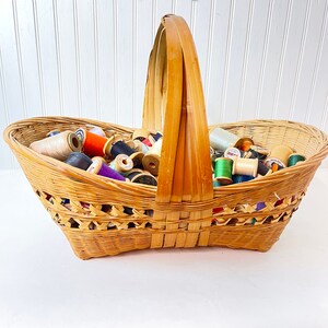 Vintage Sewing Thread, Basket Full of Spools of Thread, Wood Sewing ...