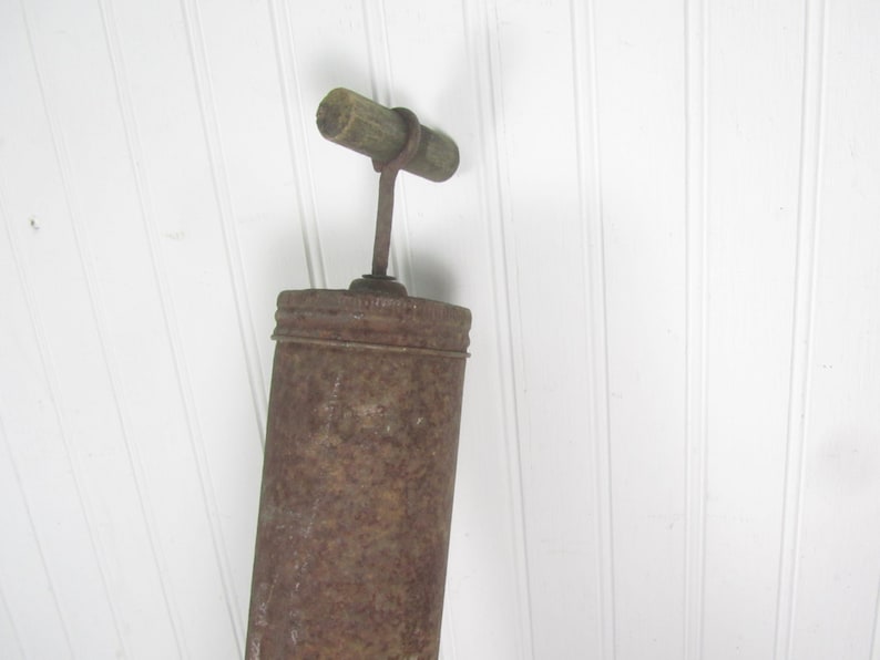 Vintage Garden Duster Bug Sprayer Rusty Can Sparyer Rustic | Etsy