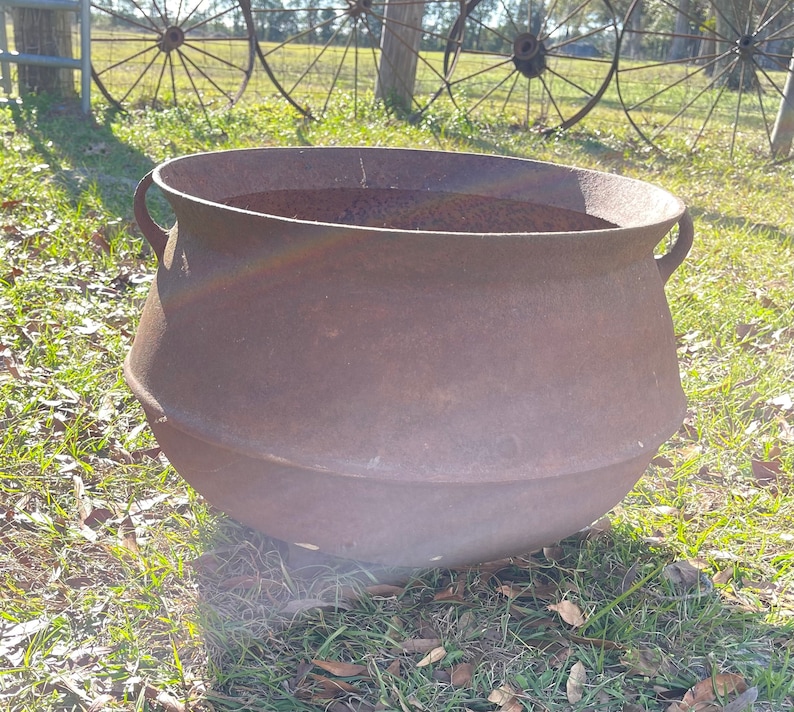 ANTIQUE CAST IRON Cauldron Gate Marks Wash Pot Footed Pot - Etsy
