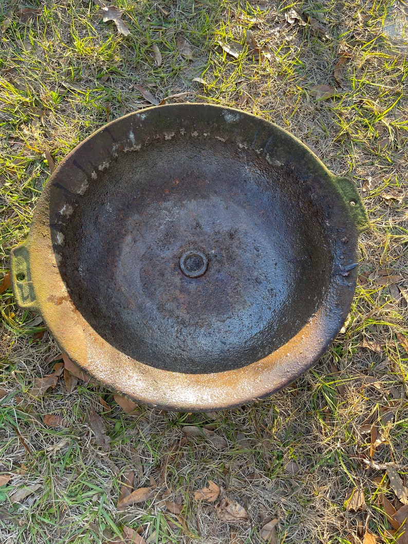 ANTIQUE CAST IRON Bowl Footed Bowl Shallow Cauldron | Etsy