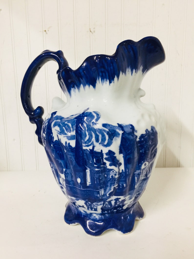 Vintage pitcher antique flow blue pitcher farmhouse decor - Etsy.de