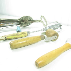 Vintage Kitchen Utensils, Kitchen Collectible, Egg Beater, Mixer ...