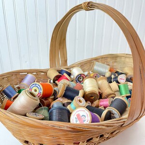 Vintage Sewing Thread, Basket Full of Spools of Thread, Wood Sewing ...