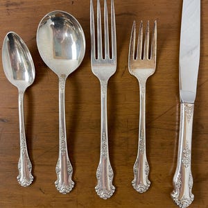 King Edward Exquisite Silverware, Holiday Pattern, Silver-plate ...