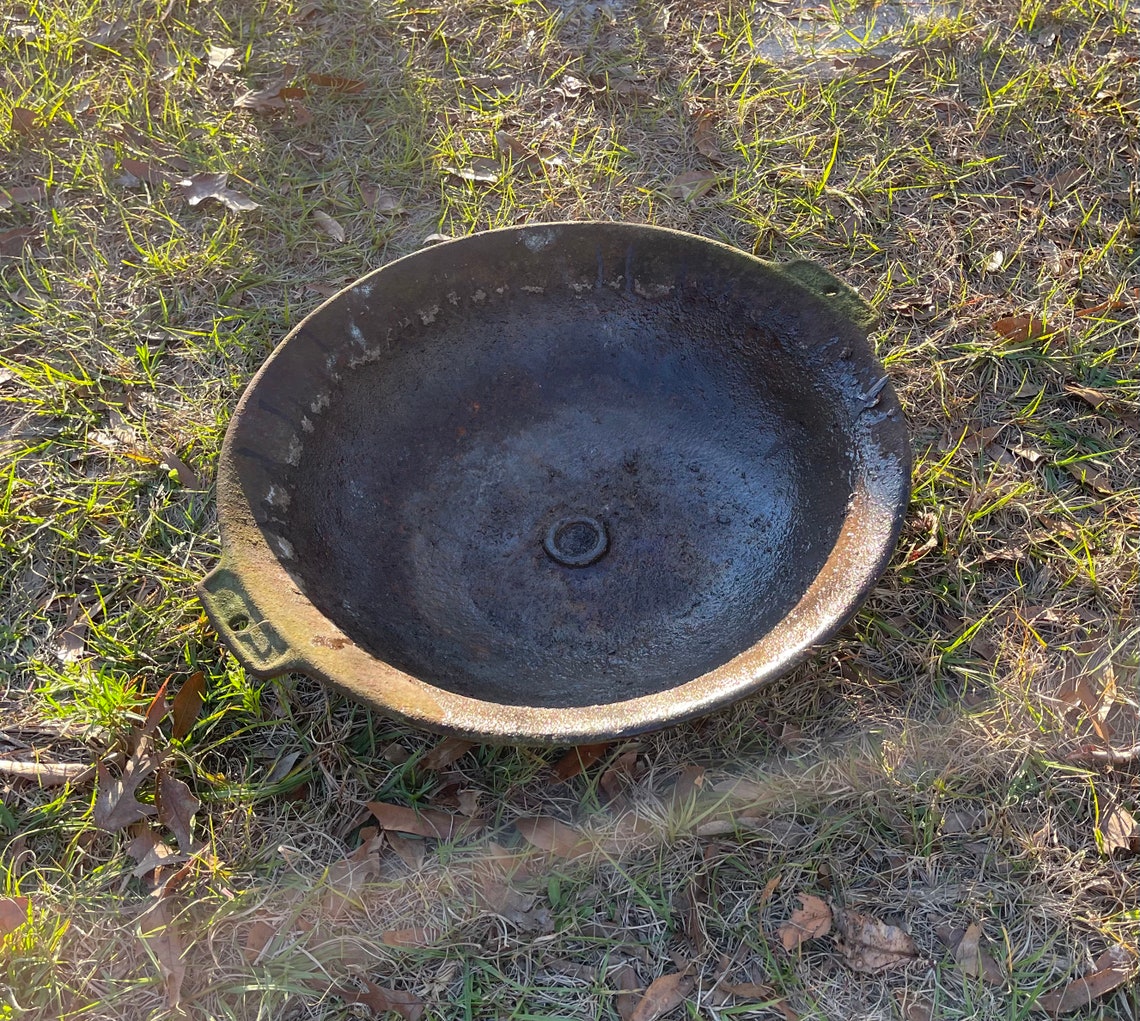ANTIQUE CAST IRON Bowl Footed Bowl Shallow Cauldron | Etsy