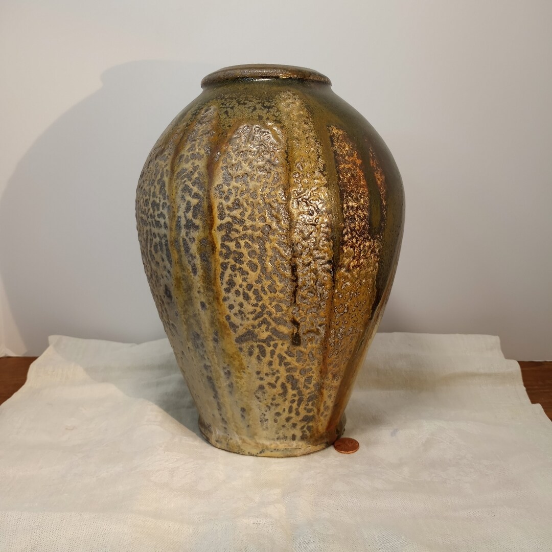 Beautiful Larry Meagher Ceramic Pot With a Classic Shape and Wonderous ...