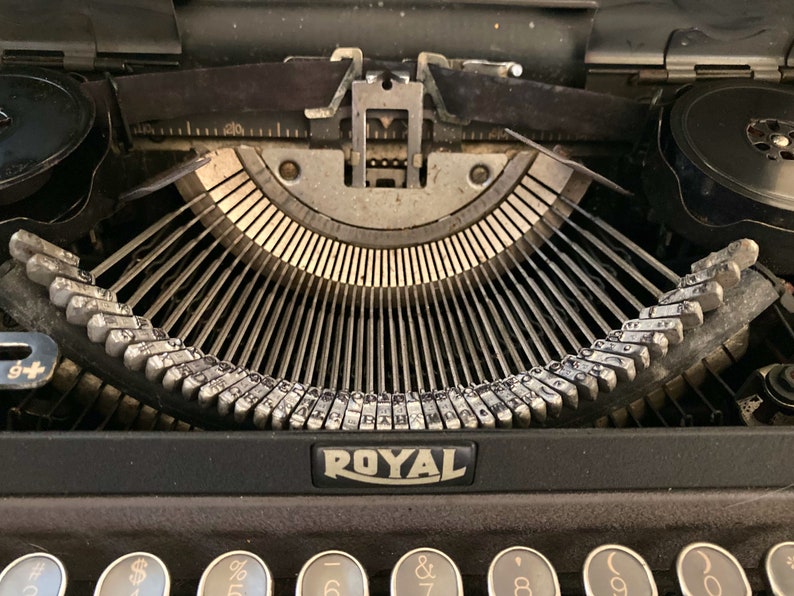 Vintage Royal Typewriter - Etsy