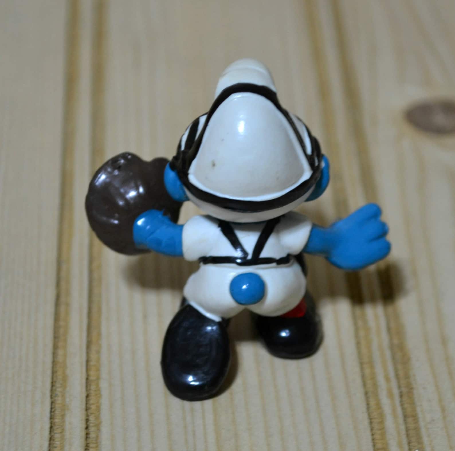Vintage Baseball Catcher Smurf Rare White Uniform 2.0146 1981 Peyo ...