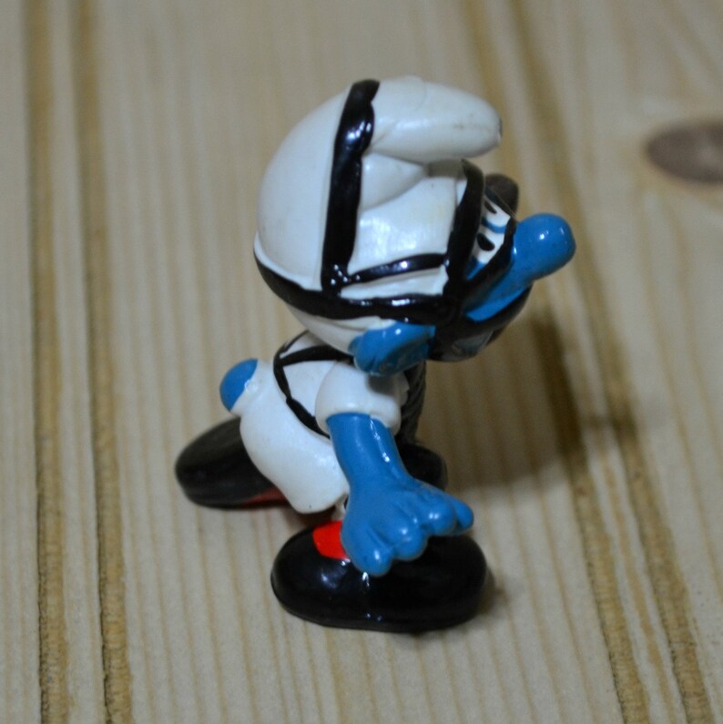 Vintage Baseball Catcher Smurf Rare White Uniform 2.0146 1981 Peyo ...