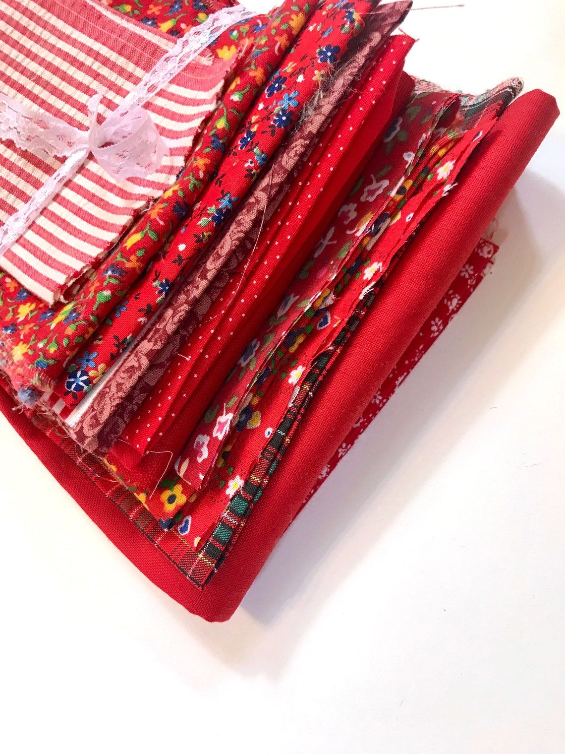 Vintage Fabric Scrap Bundle Lot. Red. Florals. 6 Oz. Upcycle | Etsy