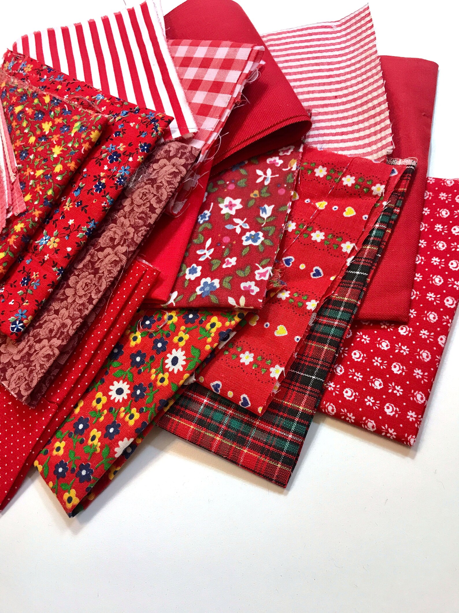Vintage Fabric Scrap Bundle Lot. Red. Florals. 6 Oz. Upcycle - Etsy