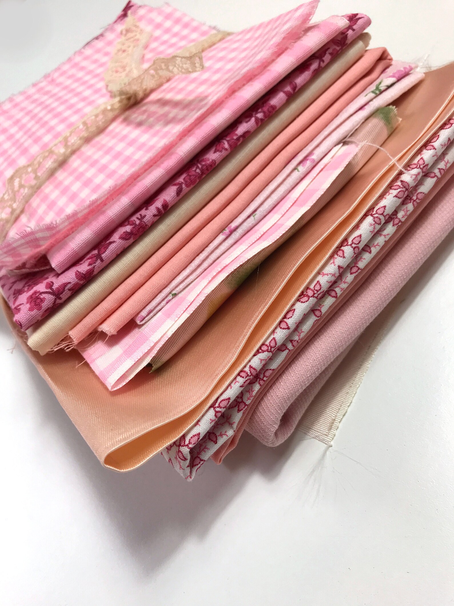 Vintage Fabric Scrap Bundle Lot. Pink Fabrics. 6 Oz. Upcycle. Floral ...