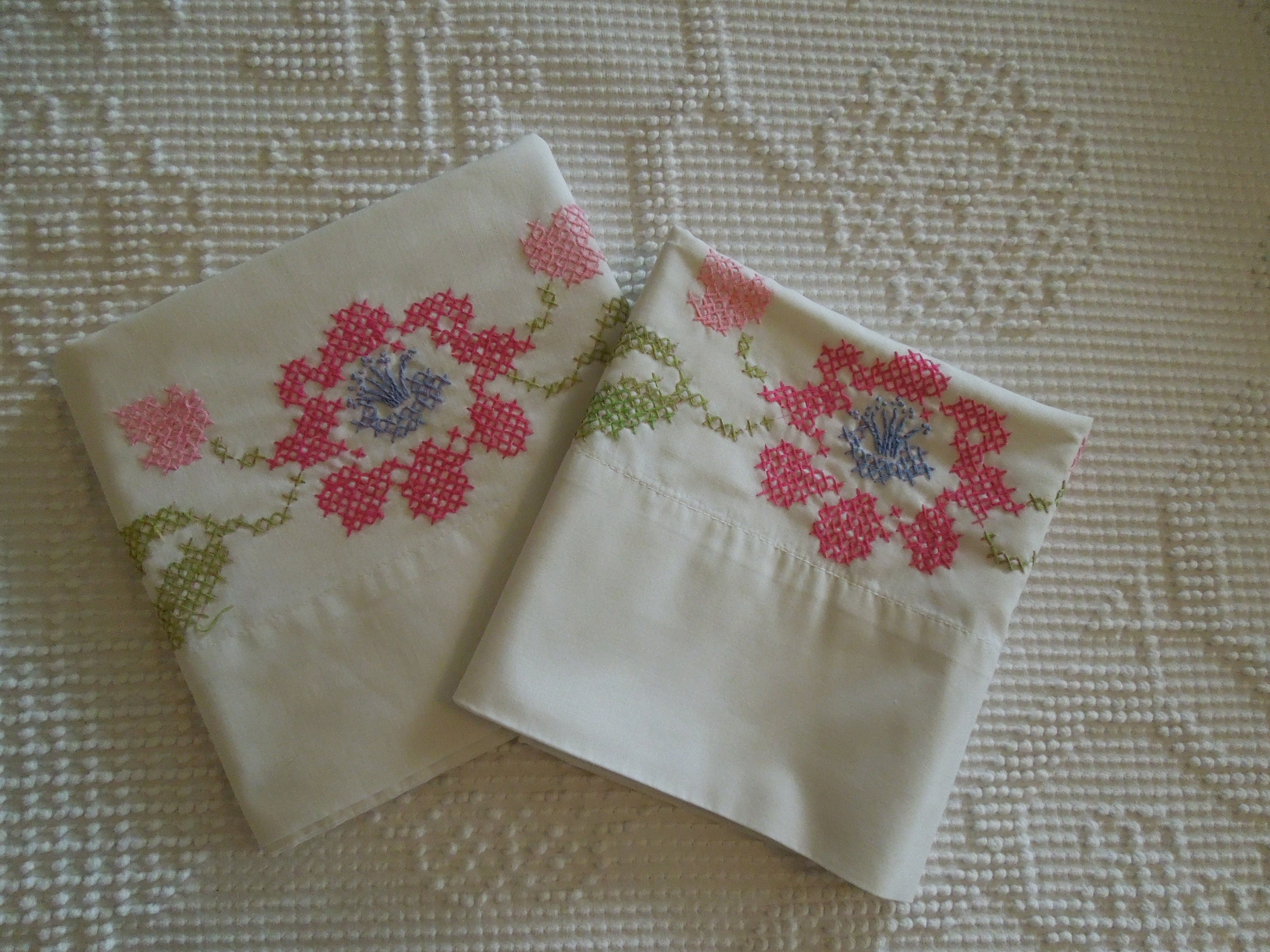 Pair of Vintage Embroidered Pillowcases Beautiful and Sweet! - Etsy