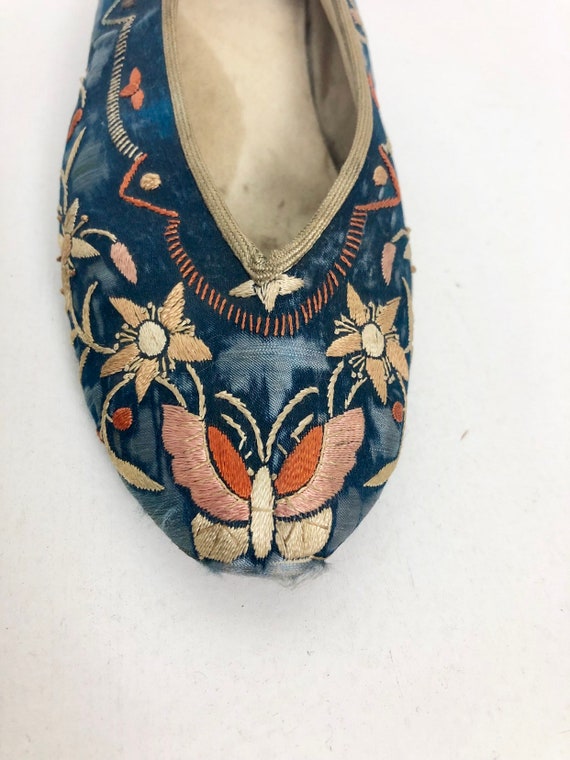 Incredible 1800s Embroidered Silk Chinese Slippers - Gem