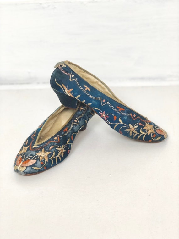 Incredible 1800s Embroidered Silk Chinese Slippers - Gem