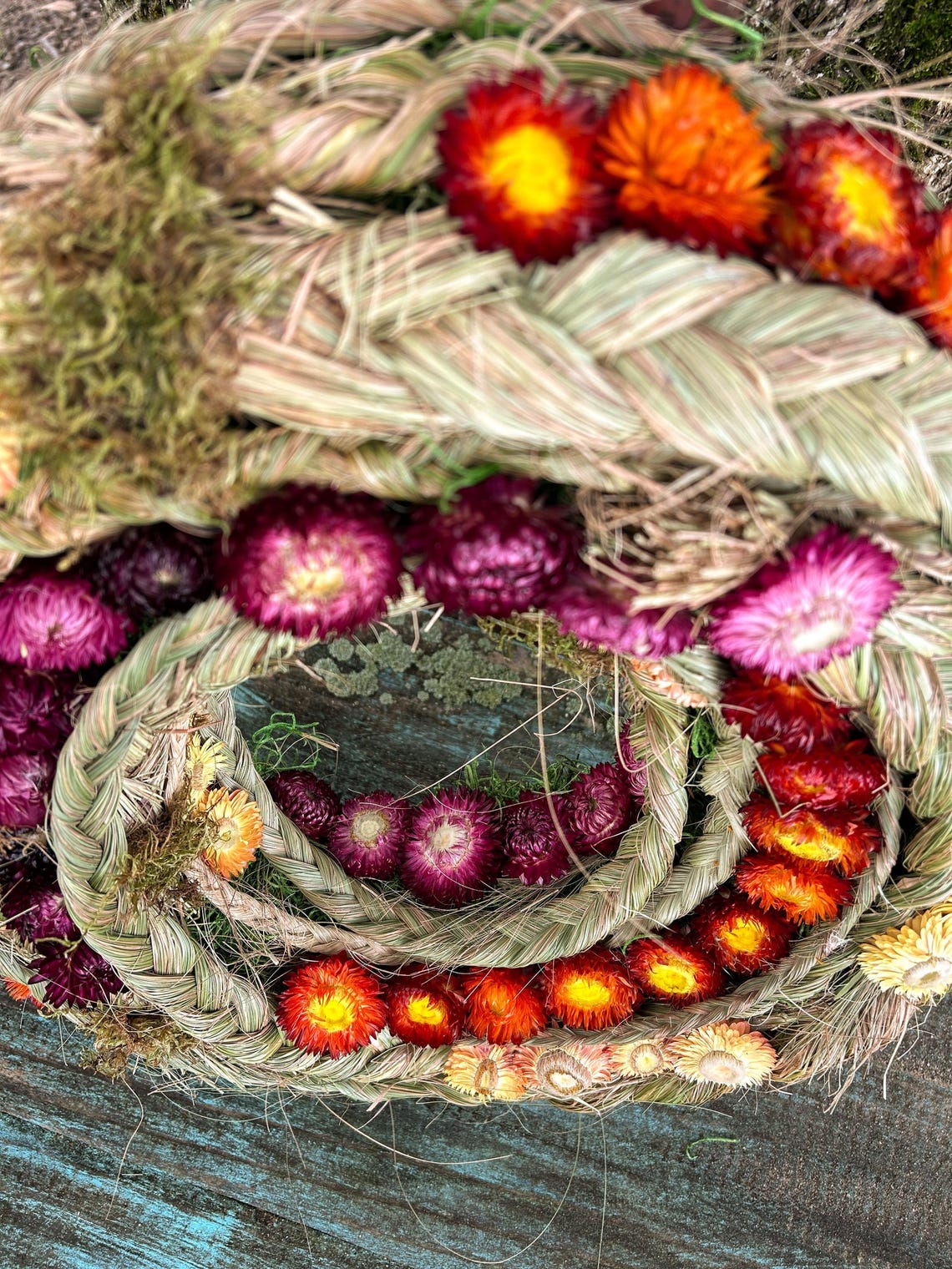 Spiral Weeping Love Grass Wreath With Strawflowers – 16-18" Handmade ...