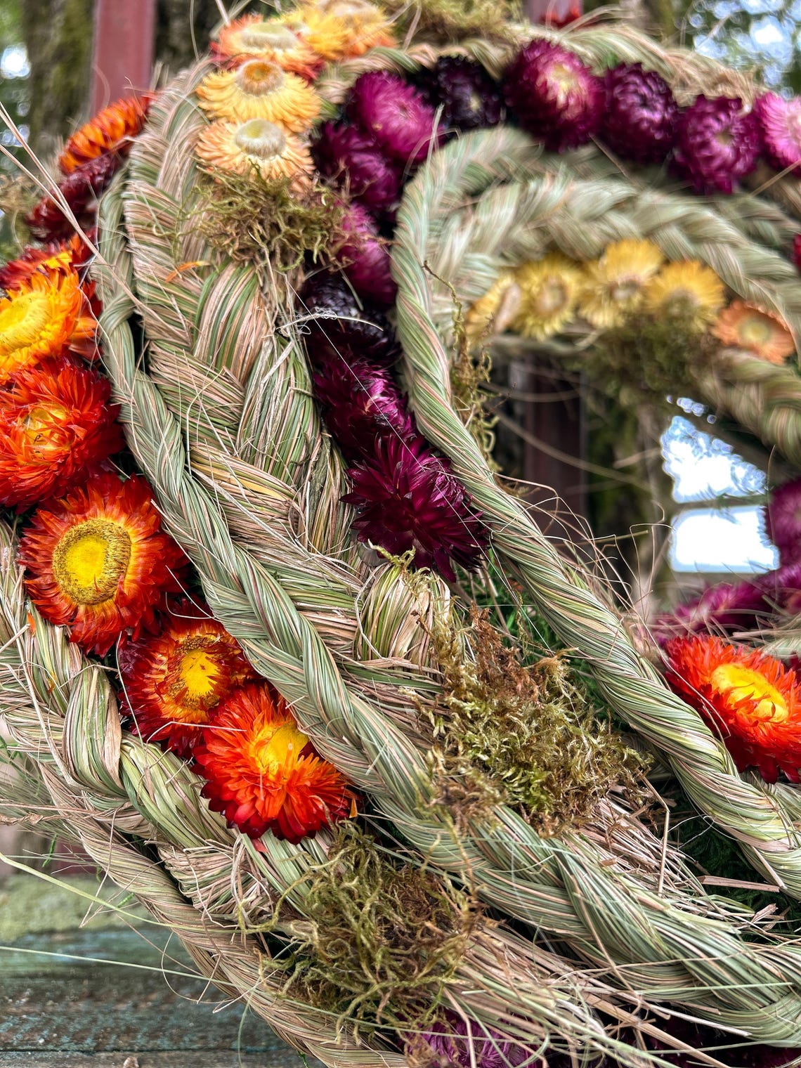 Spiral Weeping Love Grass Wreath With Strawflowers – 16-18" Handmade ...