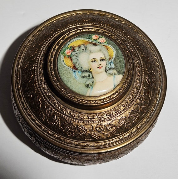 Vintage 40's Victorian Lady Dresser Boudoir Covered … - Gem