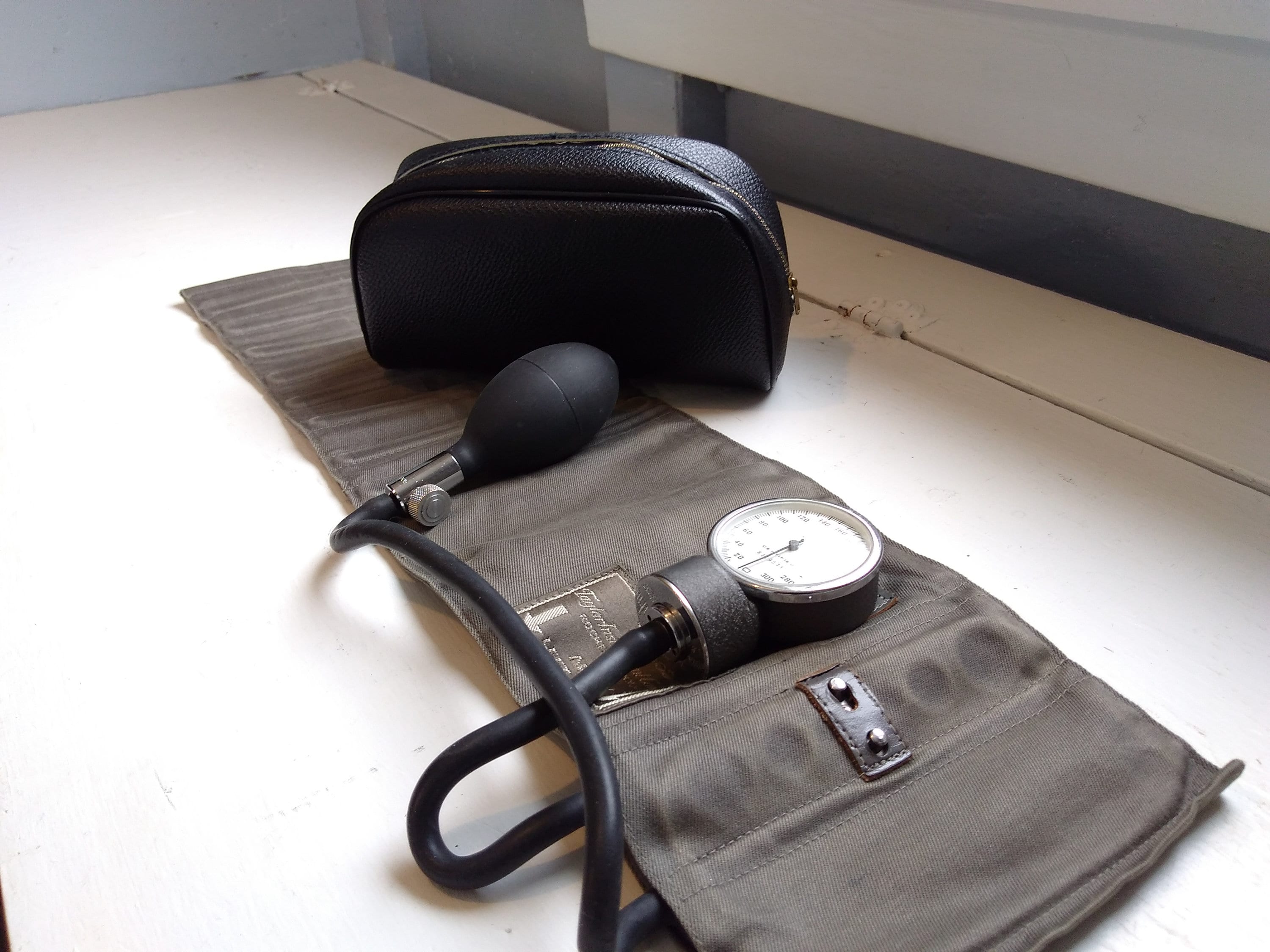 Vintage Blood Pressure Cuff Sphygmomanometer Tycos Taylor Instruments ...
