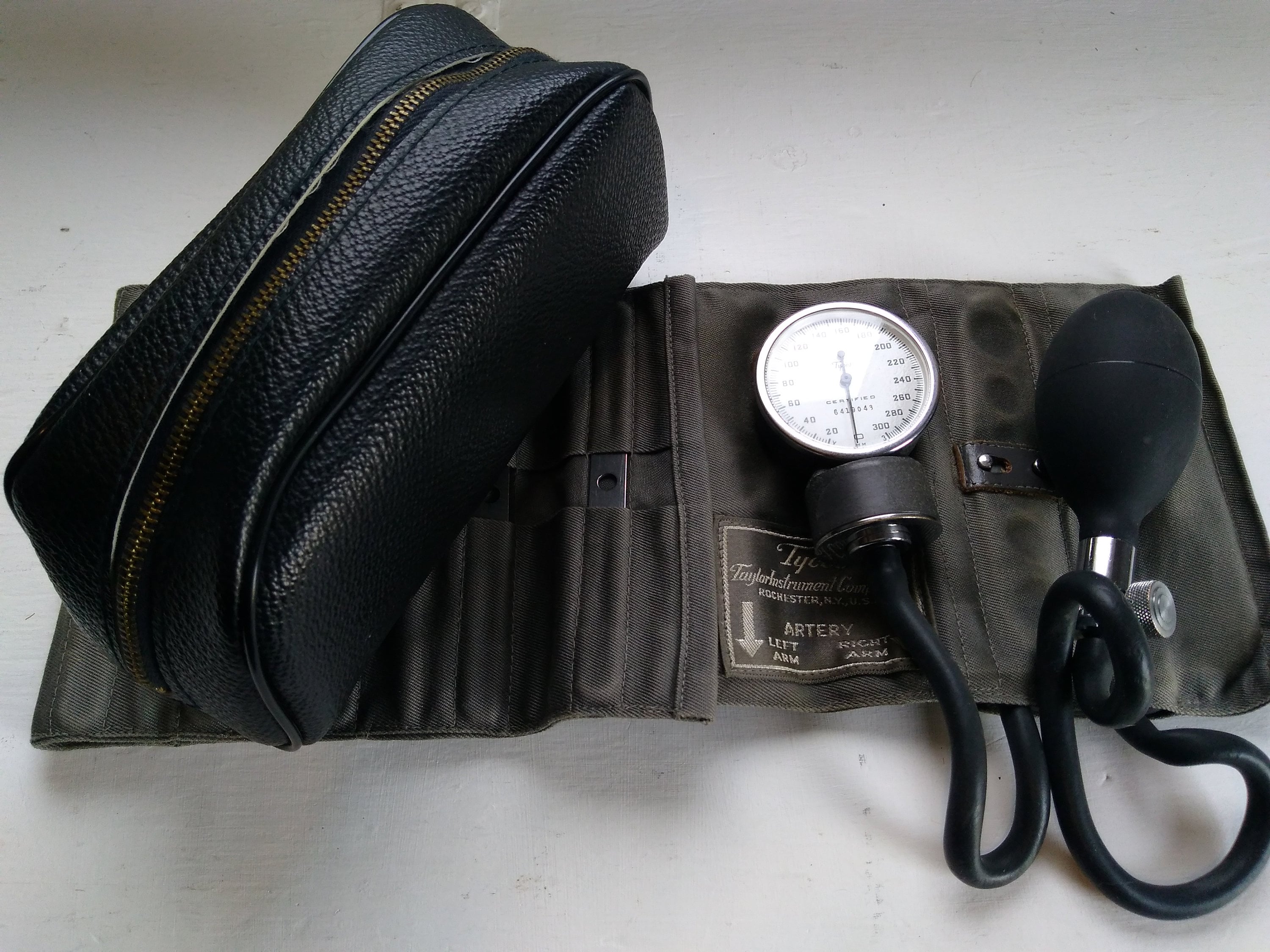 Vintage Blood Pressure Cuff Sphygmomanometer Tycos Taylor Instruments ...
