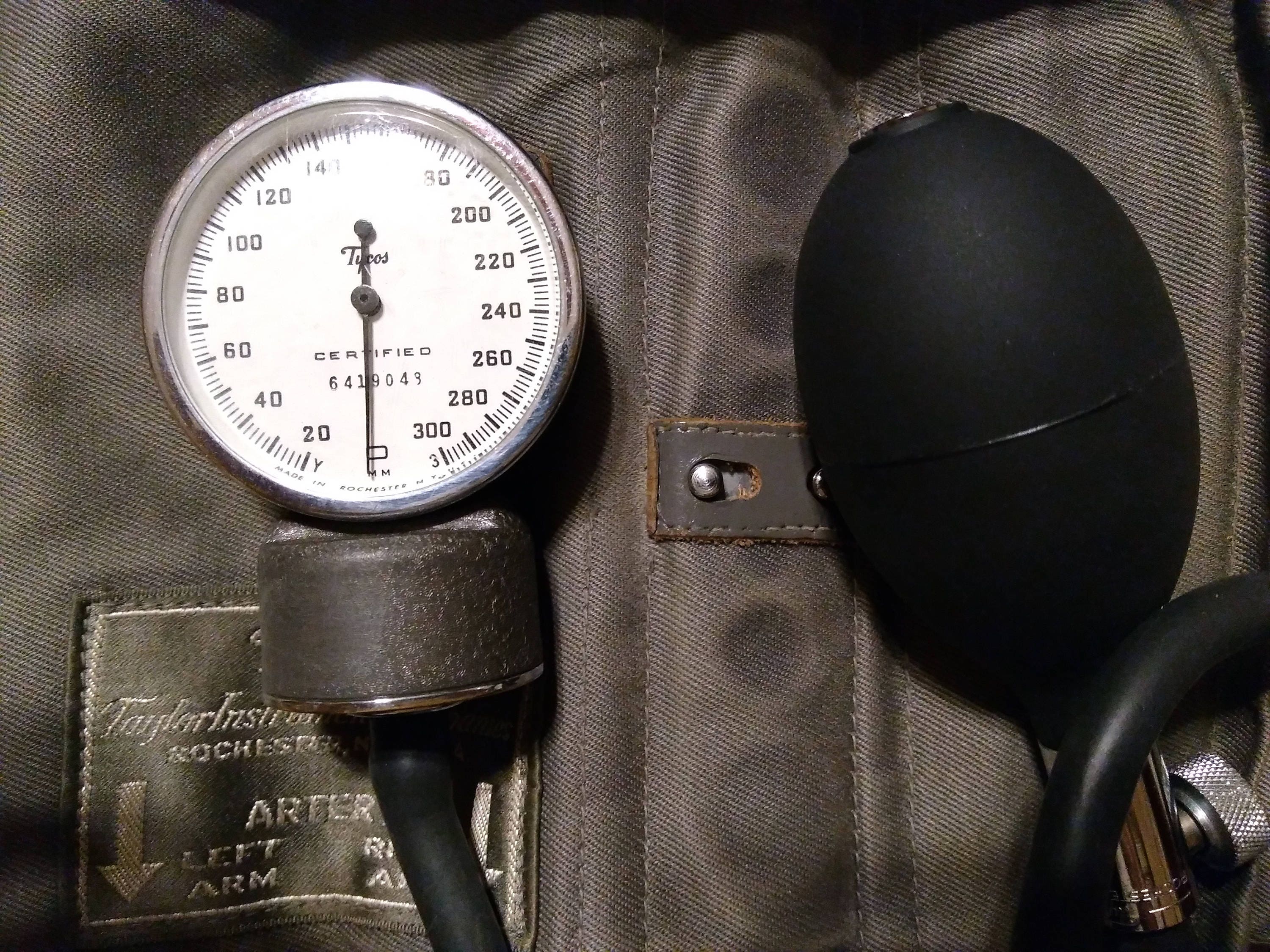 Vintage Blood Pressure Cuff Sphygmomanometer Tycos Taylor Instruments ...