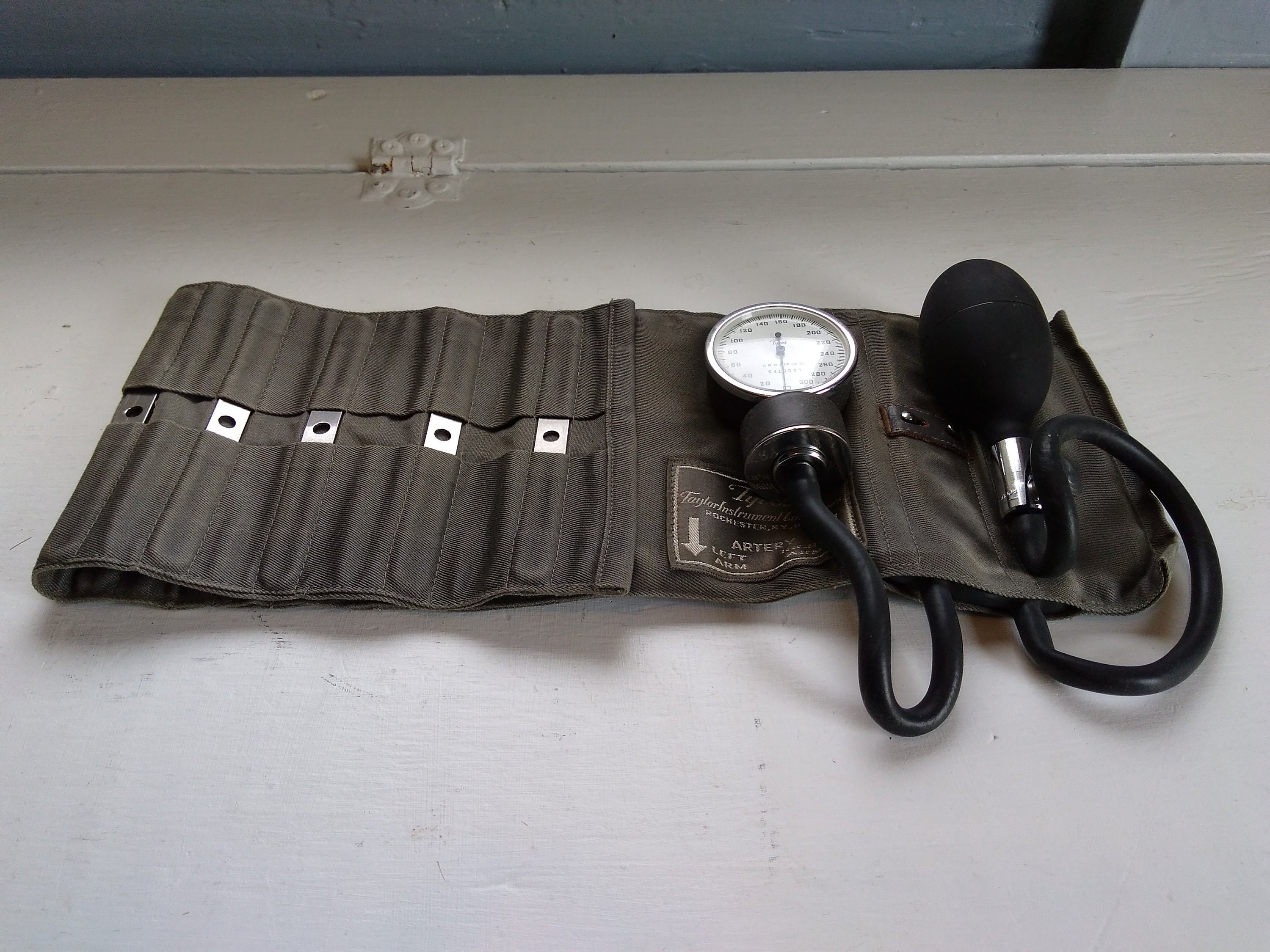 Vintage Blood Pressure Cuff Sphygmomanometer Tycos Taylor Instruments ...