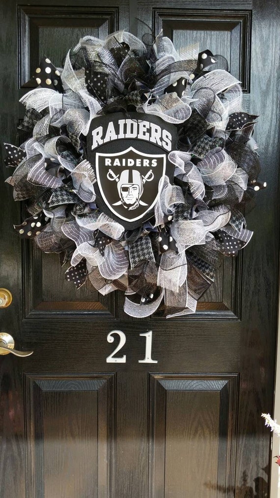 Raiders Wreath - EMSEKFLOL.COM