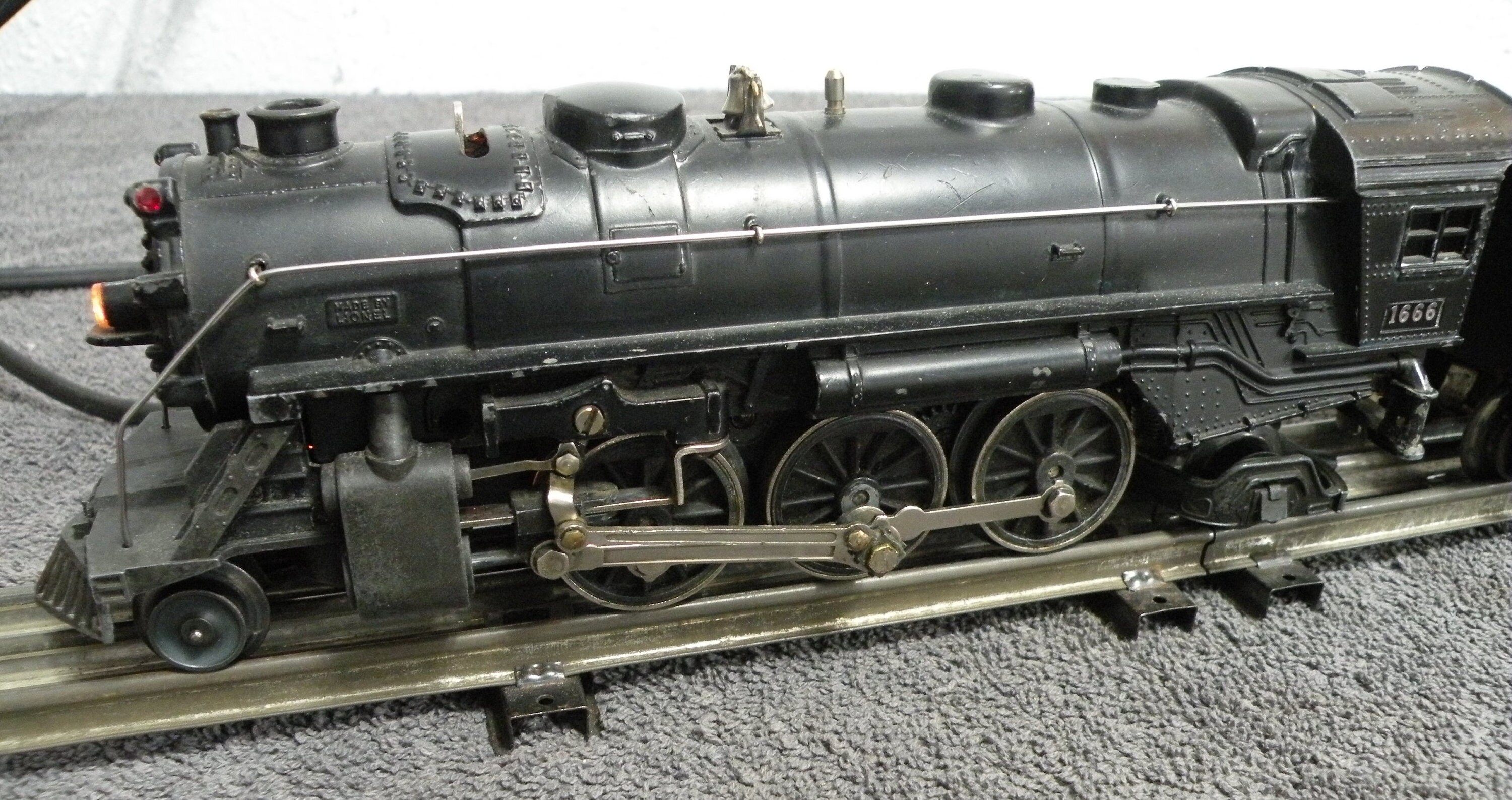 Lionel 1666 Engine & Caboose. - Etsy
