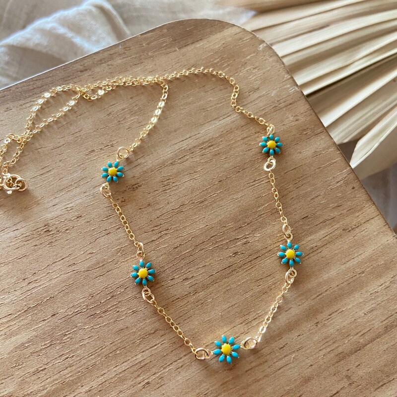Daisy Necklace - Etsy