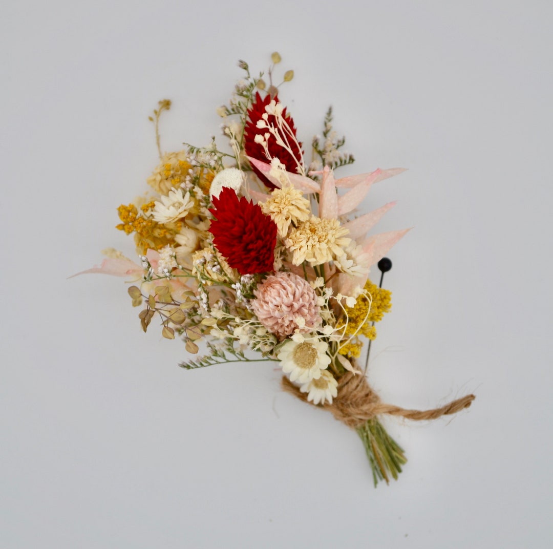 Everlasting Dried Flower Boutonniere / Colorful Red Blush Cream Yarrow ...