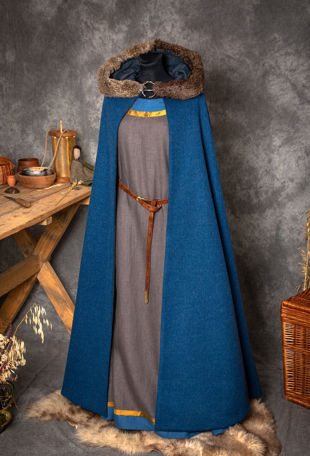 Thick Wool 2-layer Warm Cloak With Wide Hood, Natural Fox Fur, Wool ...