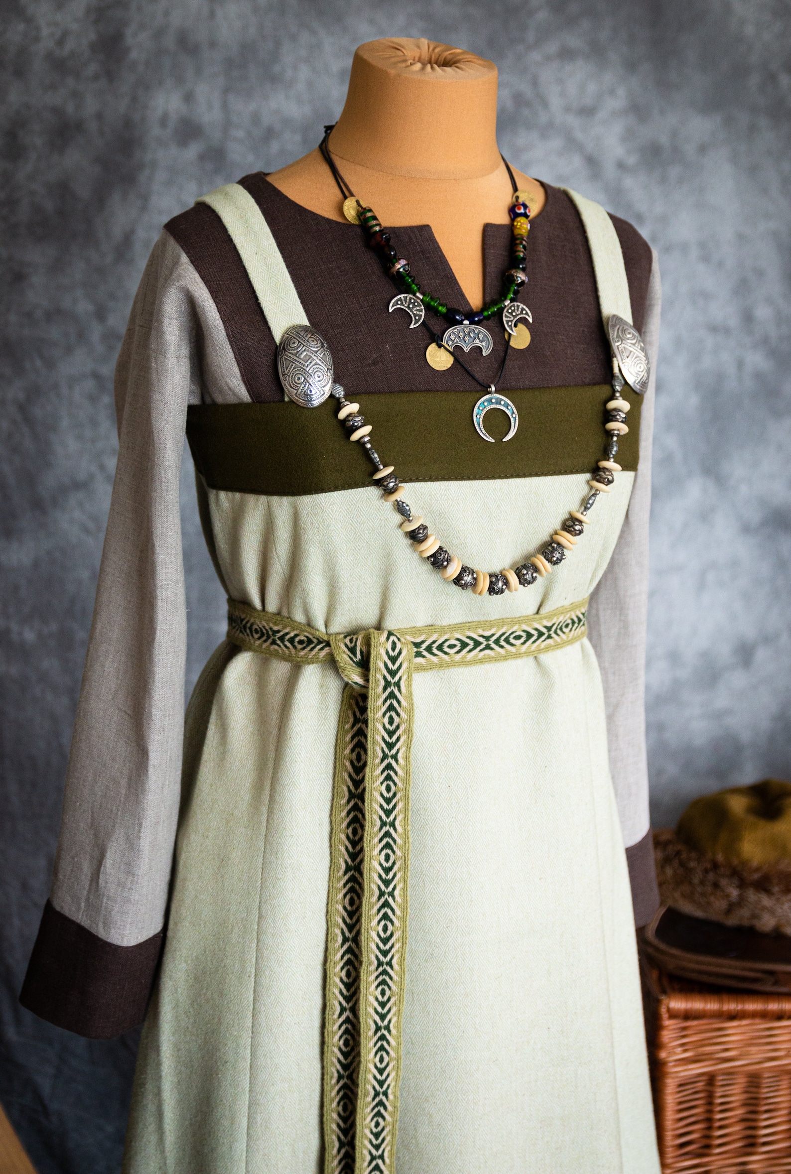 ASTRID | Early Medieval Viking Woman Costume With Wide Linen Dress ...