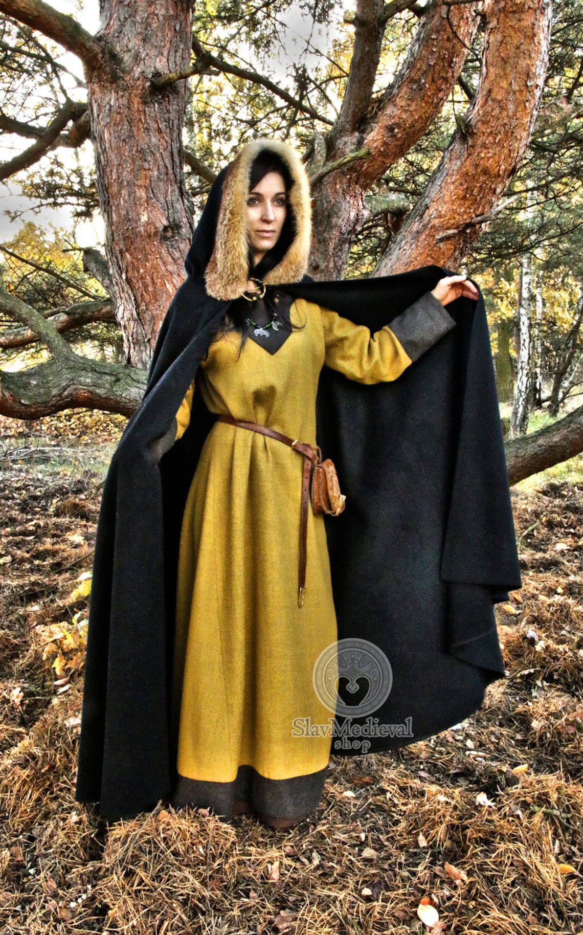 Early Medieval Viking Warm Woollen Cloak With Hood and Natural Fox Fur ...