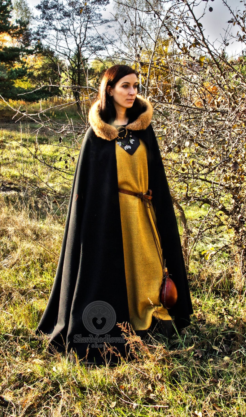 Early Medieval Viking Warm Woollen Cloak With Hood and Natural Fox Fur ...