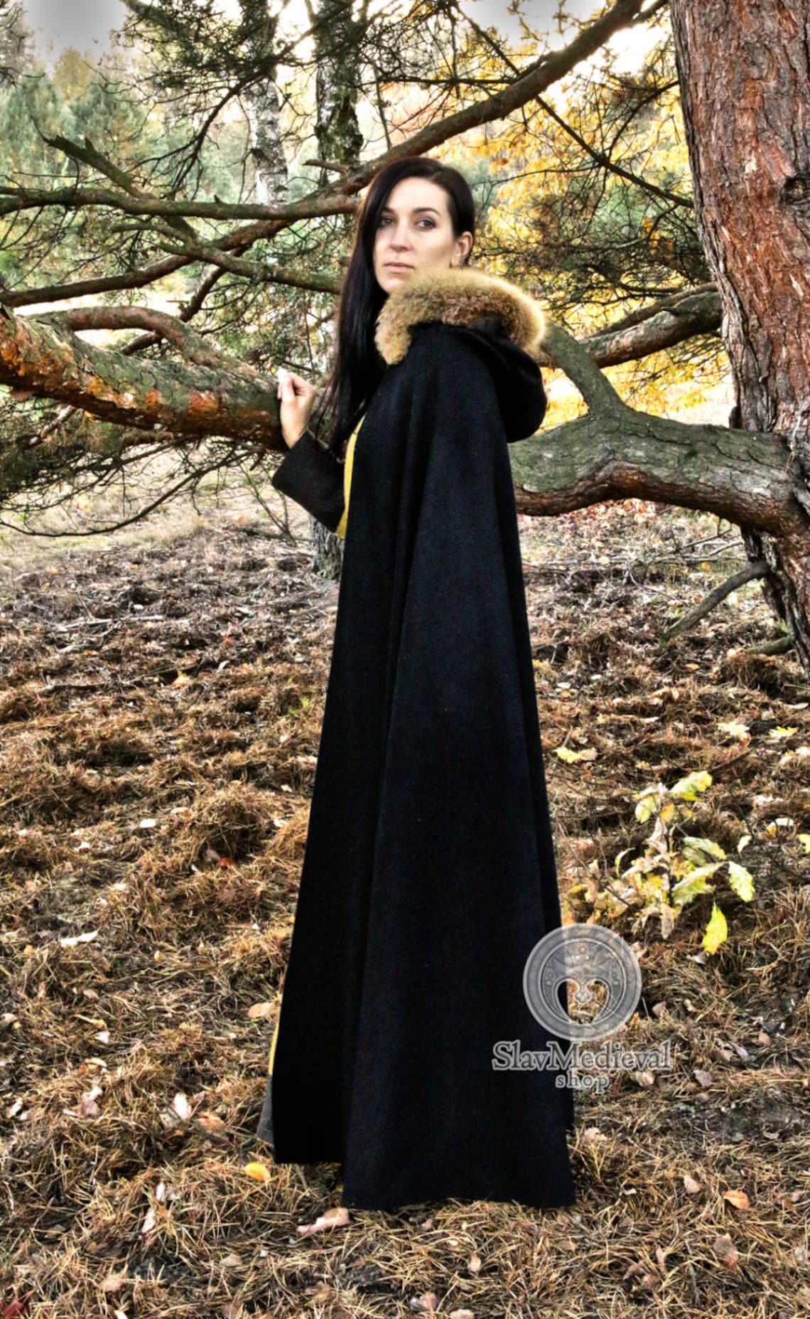 Early Medieval Viking Warm Woollen Cloak With Hood and Natural Fox Fur ...